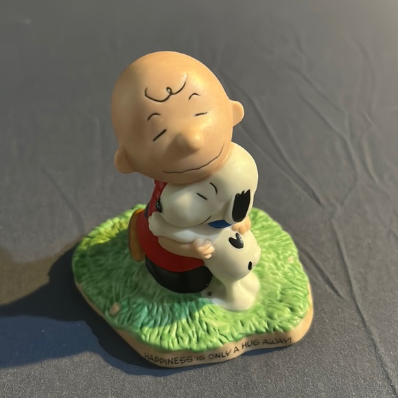 Hallmark | Other | Hallmark Peanuts Gallery Hugs Figurine | Poshmark